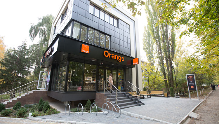 Experienţe digitale la Orange Smart Store de la Rezina
